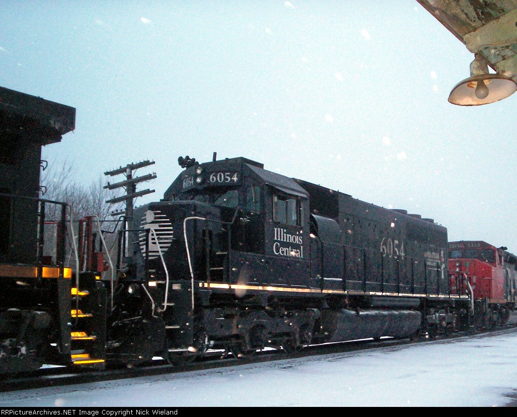 IC 6054 rolls by the station